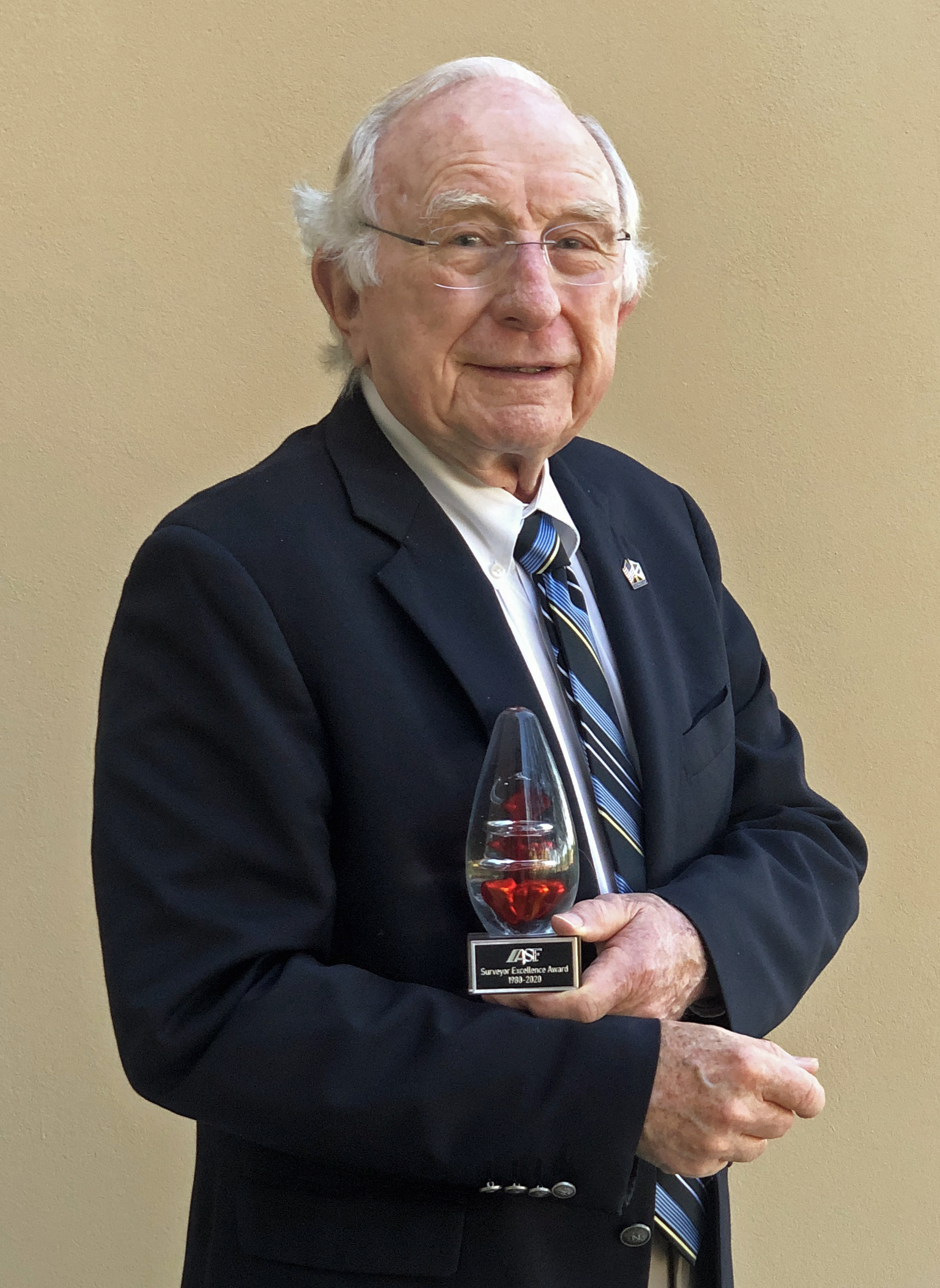 Dr. Paul Schnur Receives Distinguished Service Award